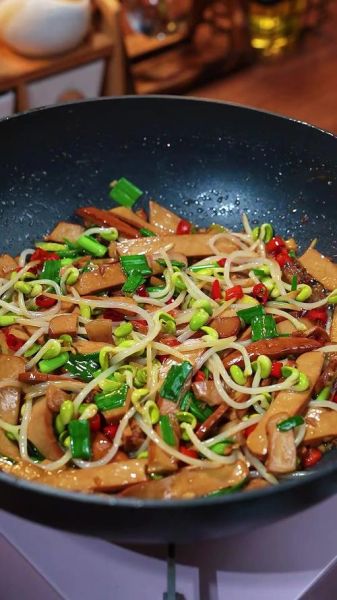 鸡蛋干配什么菜炒好吃_鸡蛋干炒什么最下饭-第3张图片-山城妙识