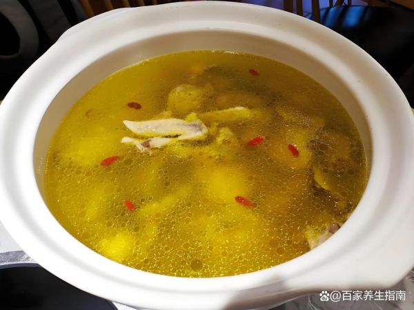 炖鸡汤的正确方法_炖鸡汤需要焯水吗-第3张图片-山城妙识 炖鸡汤的正确方法_炖鸡汤需要焯水吗-第3张图片-山城妙识