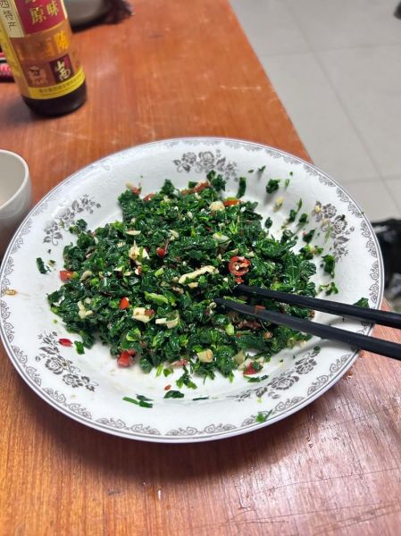 凉拌芹菜叶怎么做好吃_芹菜叶凉拌要不要焯水-第1张图片-山城妙识