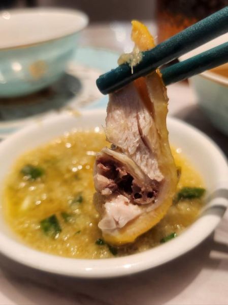 半只白切鸡怎么做才正宗_白切鸡蘸料怎么调才地道-第2张图片-山城妙识