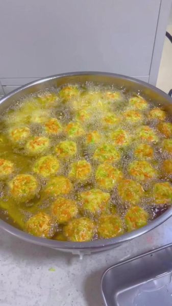 萝卜丝丸子怎么炸才酥脆_萝卜丝丸子家常做法-第1张图片-山城妙识 萝卜丝丸子怎么炸才酥脆_萝卜丝丸子家常做法-第1张图片-山城妙识