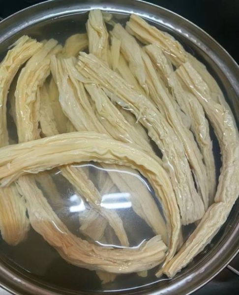 泡腐竹用冷水还是热水_泡腐竹要多久才软-第3张图片-山城妙识 泡腐竹用冷水还是热水_泡腐竹要多久才软-第3张图片-山城妙识