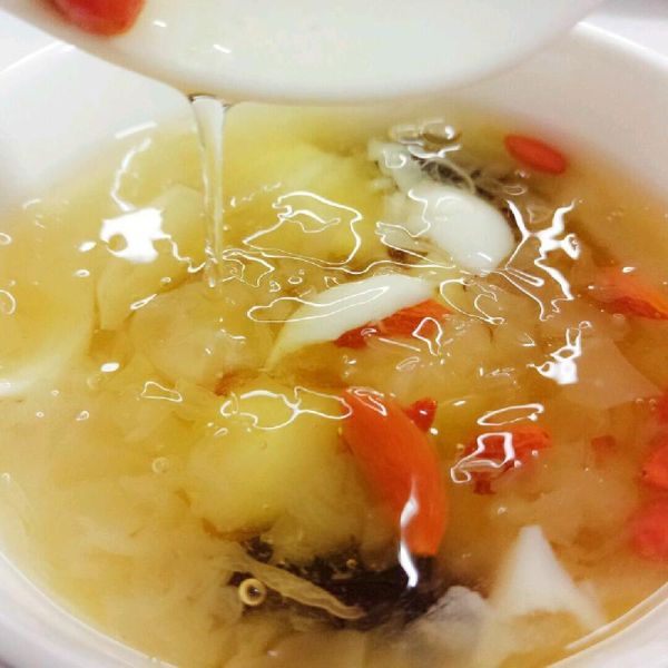 银耳莲子可以和什么搭配_银耳莲子汤最佳食材组合-第2张图片-山城妙识