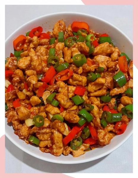 鸡肉怎么炒好吃又嫩_鸡胸肉滑嫩技巧-第1张图片-山城妙识
