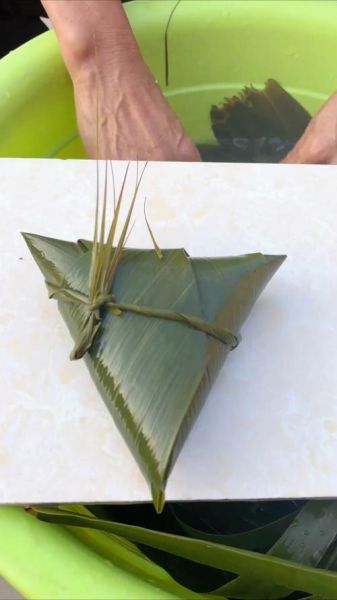 三角粽子怎么包_三角粽子图解步骤-第3张图片-山城妙识
