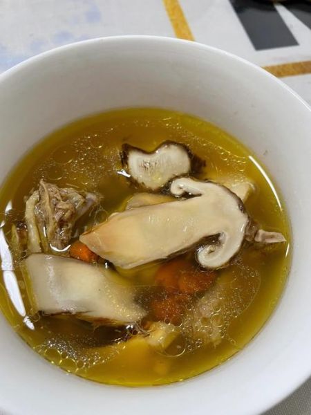 鸡肉松茸煲汤怎么做_松茸鸡汤要煲多久-第3张图片-山城妙识
