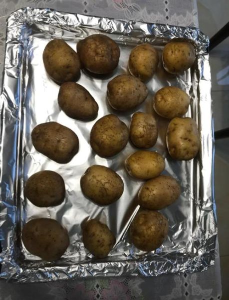 烤箱烤土豆温度和时间_烤土豆要不要先煮-第1张图片-山城妙识