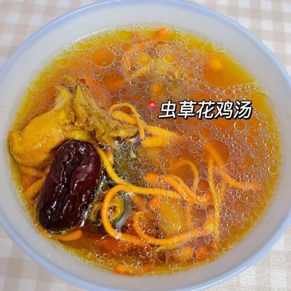 虫草花煲鸡汤的功效_适合什么人喝-第1张图片-山城妙识