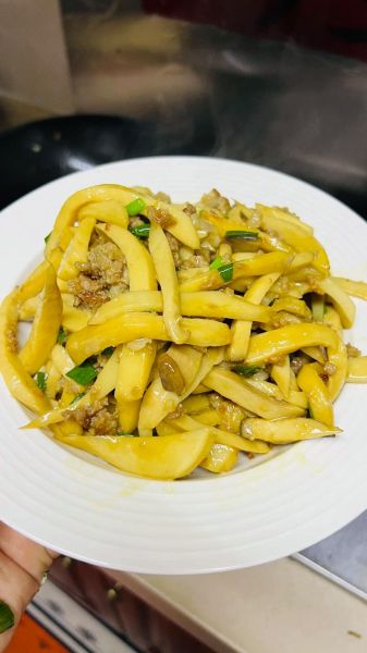 鸡腿菇怎么炒好吃_鸡腿菇炒肉的做法-第3张图片-山城妙识