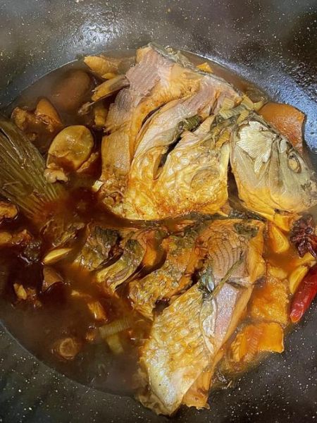 鲤鱼怎么炖好吃又简单_家常鲤鱼炖多久才入味-第1张图片-山城妙识