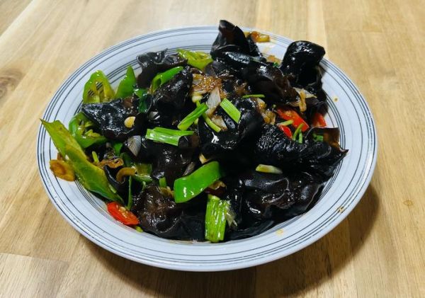大葱炒木耳怎么做_大葱炒木耳的家常做法-第2张图片-山城妙识