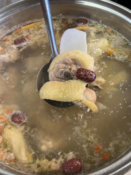 蛇肉炖鸡火锅怎么做_蛇肉炖鸡火锅的家常做法-第1张图片-山城妙识