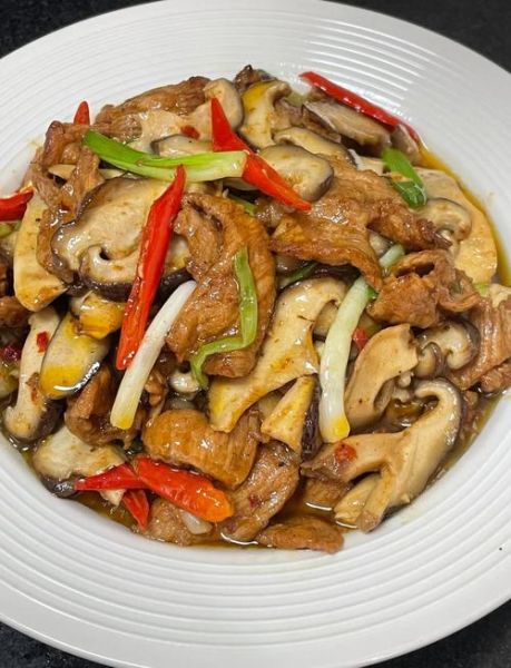 香菇炒肉怎么炒好吃又简单_香菇炒肉的家常做法-第1张图片-山城妙识