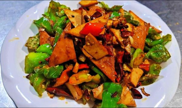辣椒炒香干怎么做_香干炒辣椒先放哪个-第3张图片-山城妙识
