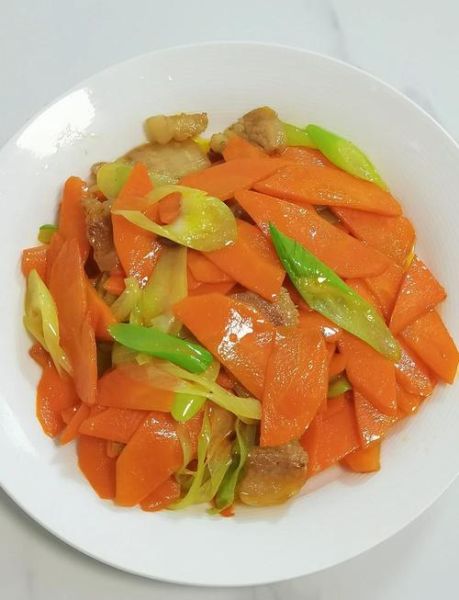 胡萝卜片炒肉怎么做_胡萝卜片炒肉家常做法-第1张图片-山城妙识