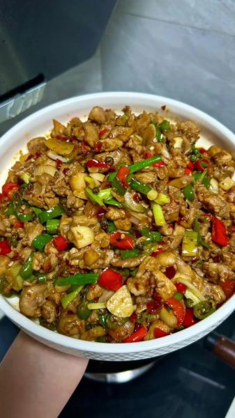 黄焖兔肉最正宗的做法_黄焖兔肉怎么做好吃-第1张图片-山城妙识