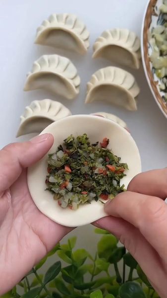 素馅小白菜馅饺子怎么做_素馅小白菜饺子不出水窍门-第3张图片-山城妙识