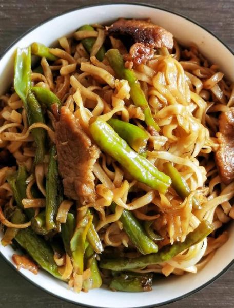 豆角炒肉焖面怎么做_豆角焖面用生面还是熟面-第1张图片-山城妙识