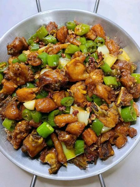 辣椒炒鸡肉怎么炒才嫩_辣椒炒鸡肉的家常做法-第1张图片-山城妙识