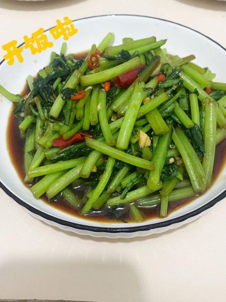 茼蒿菜怎么炒好吃_茼蒿菜的做法大全-第2张图片-山城妙识