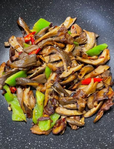 蘑菇炒肉蘑菇要不要焯水_蘑菇焯水还是不焯水-第2张图片-山城妙识