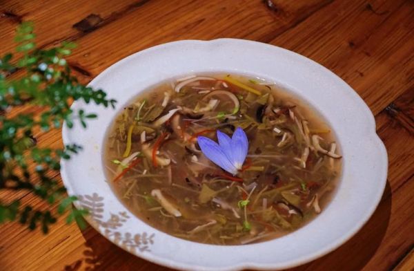 莼菜汤怎么做好吃_莼菜汤的家常做法窍门-第1张图片-山城妙识