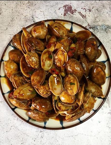 香辣花甲怎么炒才入味_花甲去沙最快的方法-第1张图片-山城妙识