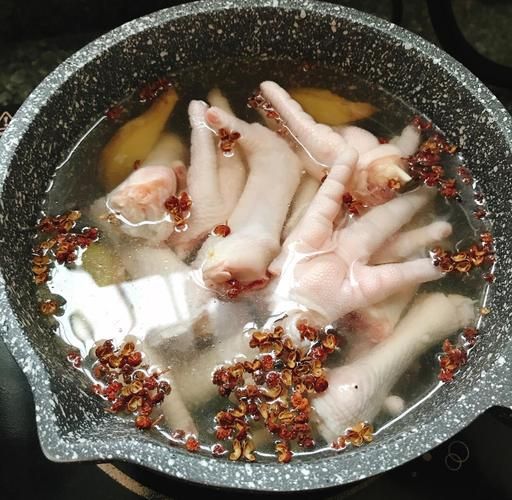 鸡爪怎样炖才好吃_鸡爪炖多久才软糯-第1张图片-山城妙识