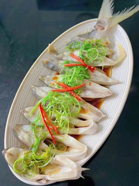 清蒸鲳鱼怎么做_清蒸鲳鱼的做法步骤-第1张图片-山城妙识