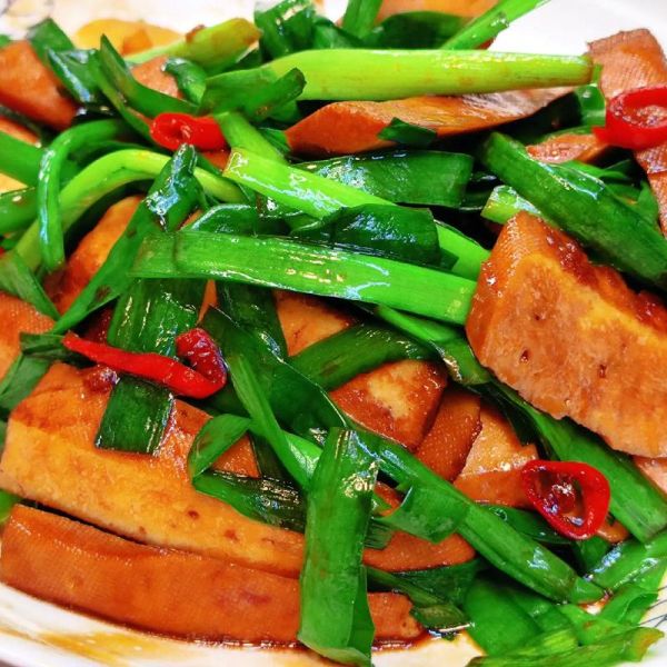 韭菜香干炒肉丝怎么做_韭菜香干炒肉丝热量高吗-第3张图片-山城妙识