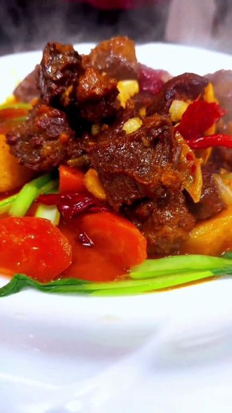 红烧牛肉怎么做好吃又嫩_家常红烧牛肉视频教学-第3张图片-山城妙识