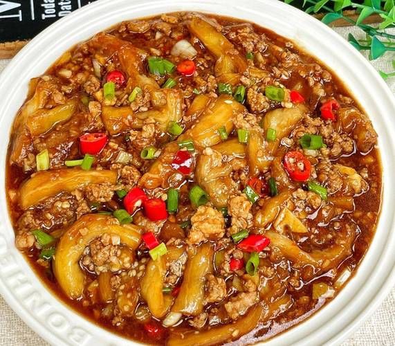 家常肉炒茄子怎么做_茄子炒肉先放哪个-第1张图片-山城妙识