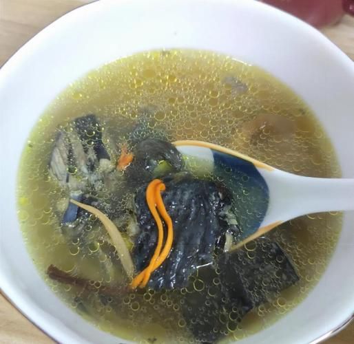 香菇乌鸡汤的做法窍门_如何炖出奶白色-第1张图片-山城妙识