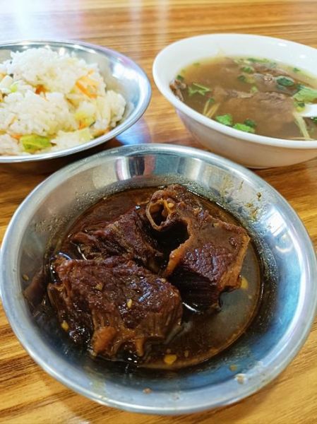 炖牛腱子肉怎么做好吃_炖牛腱子肉需要焯水吗-第1张图片-山城妙识