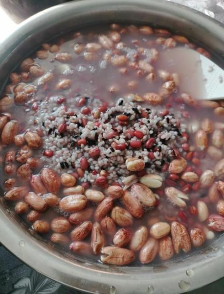 黑米红豆粽子怎么做_黑米红豆粽子热量高吗-第1张图片-山城妙识