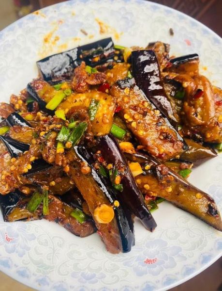 豆瓣酱焖茄子怎么做_茄子不吸油技巧-第1张图片-山城妙识