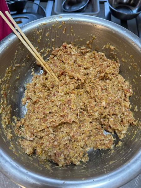 酸菜馅饺子怎么调馅_酸菜饺子馅的正宗做法-第1张图片-山城妙识
