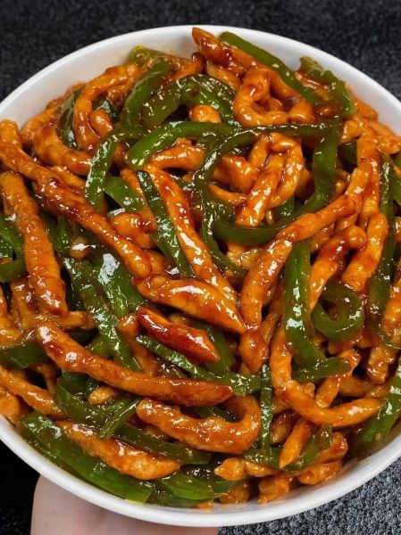 青椒肉丝怎么做_青椒肉丝用哪个部位肉-第3张图片-山城妙识