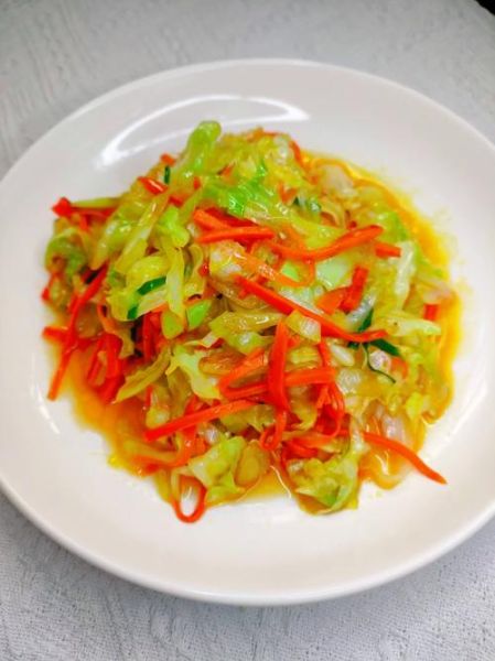 炒卷心菜丝怎么炒才脆_卷心菜丝家常做法-第1张图片-山城妙识