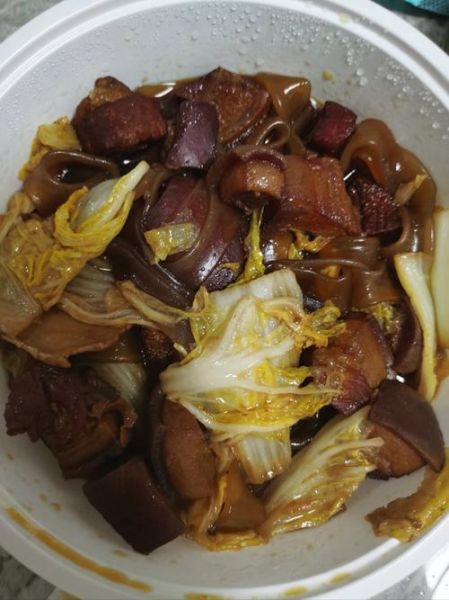 白菜炖猪肉怎么做_白菜炖猪肉的家常做法-第2张图片-山城妙识
