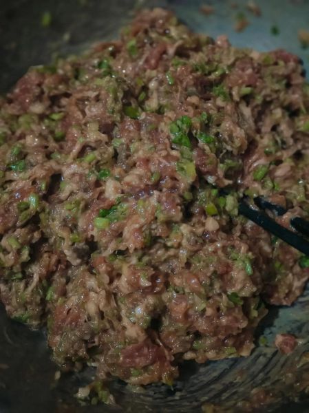 芹菜猪肉馅饺子怎么做_芹菜猪肉饺子馅怎么调才好吃-第1张图片-山城妙识