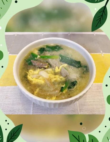 蘑菇菠菜鸡蛋汤怎么做_菠菜鸡蛋汤可以放蘑菇吗-第1张图片-山城妙识