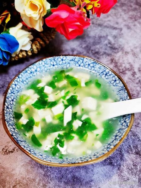 菠菜豆腐怎么做好吃_菠菜豆腐汤的做法-第1张图片-山城妙识