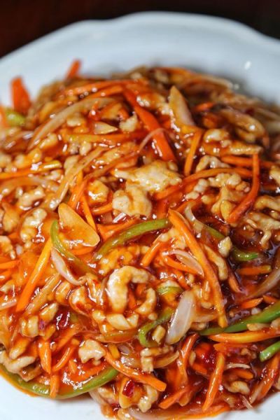 鱼香肉丝用什么肉_鱼香肉丝配菜有哪些-第1张图片-山城妙识