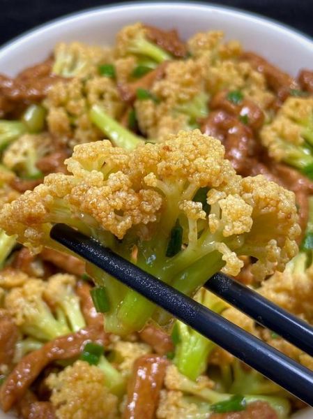花菜烧肉怎么做才好吃_花菜烧肉图片大全-第3张图片-山城妙识