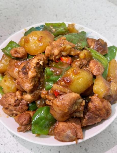 鸡腿炖土豆怎么炖的又嫩又烂_鸡腿炖土豆的家常做法-第1张图片-山城妙识