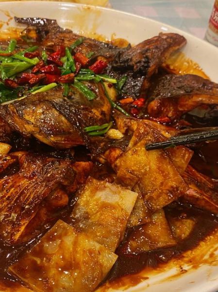 红烧白鲢鱼怎么做好吃_家常做法详细步骤-第2张图片-山城妙识