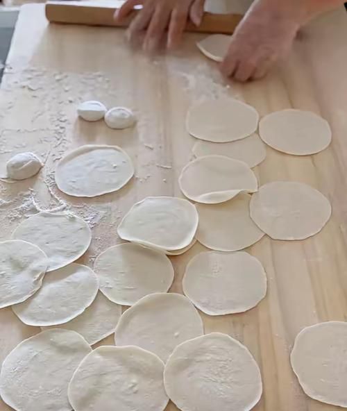 饺子皮怎么和面不破_饺子皮用什么面粉最筋道-第1张图片-山城妙识