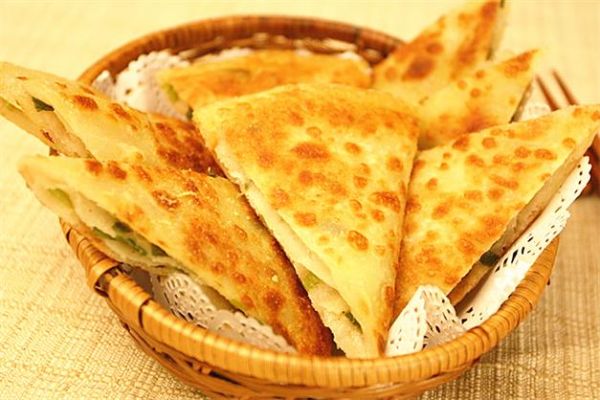 葱油饼怎么做_葱油饼的家常做法全过程-第3张图片-山城妙识 葱油饼怎么做_葱油饼的家常做法全过程-第3张图片-山城妙识