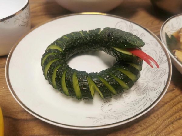 蛇皮黄瓜怎么切_蛇皮黄瓜图片做法-第2张图片-山城妙识 蛇皮黄瓜怎么切_蛇皮黄瓜图片做法-第2张图片-山城妙识